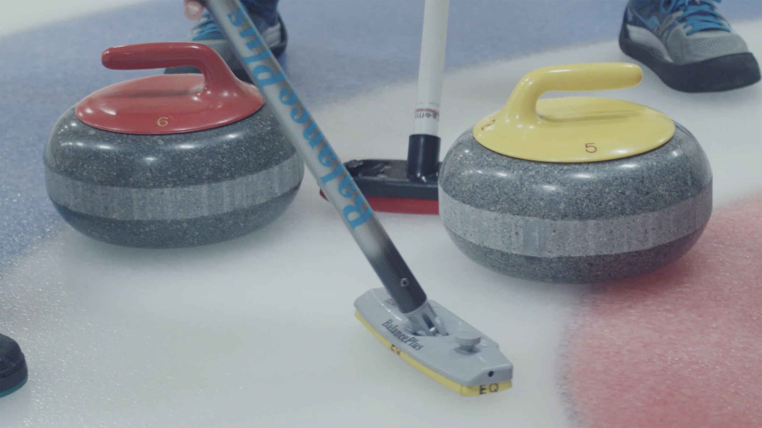Brooms at the ready, Harvard’s curling team takes to the ice — Harvard ...