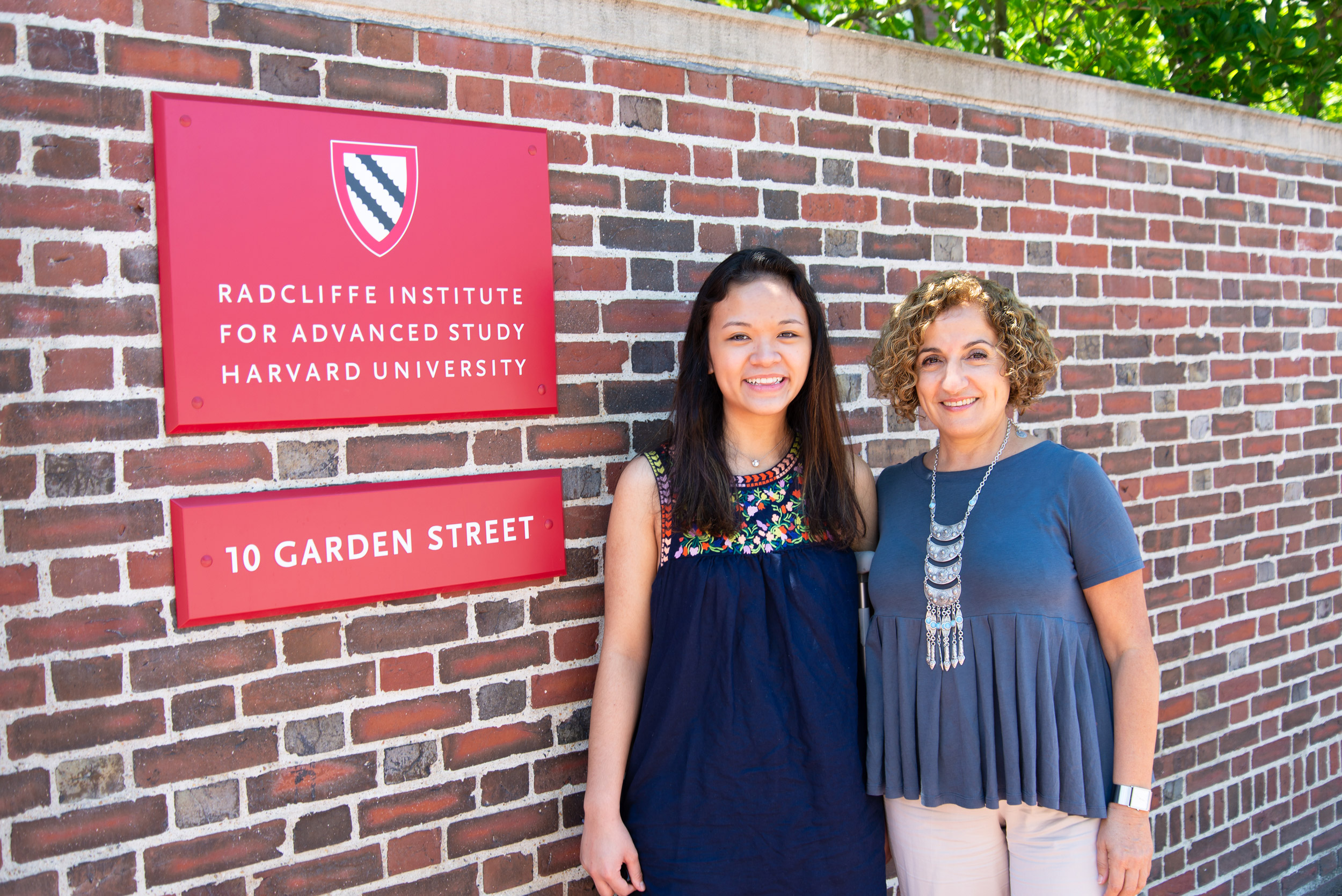 Undergrad and Radcliffe fellow bond over bone replacement — Harvard Gazette