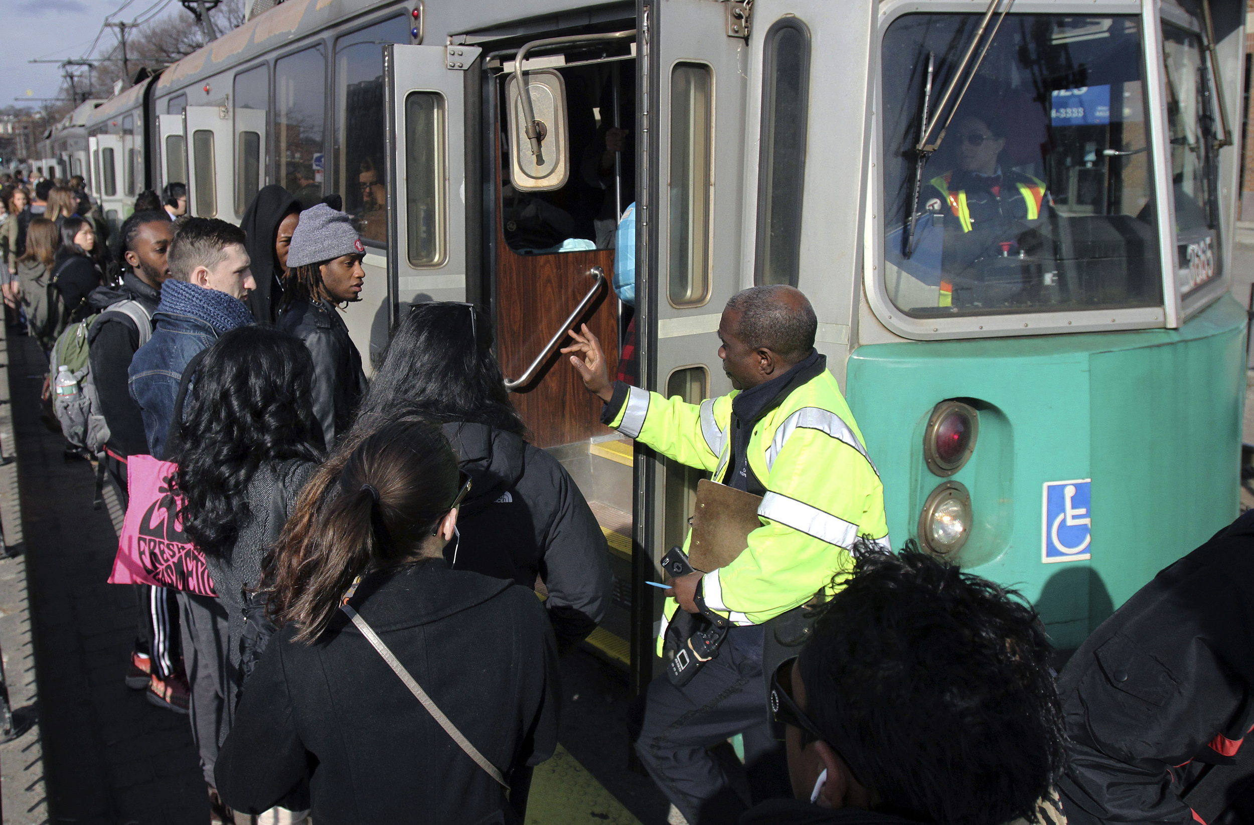 Should public transit be free? Experts weigh in on policy options ...